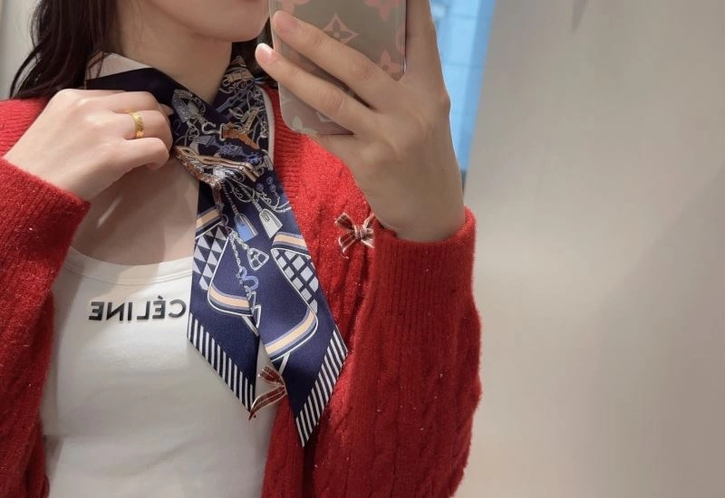 Value-priced Hermes Silk