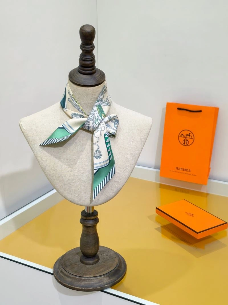 Exact replica Hermes Silk