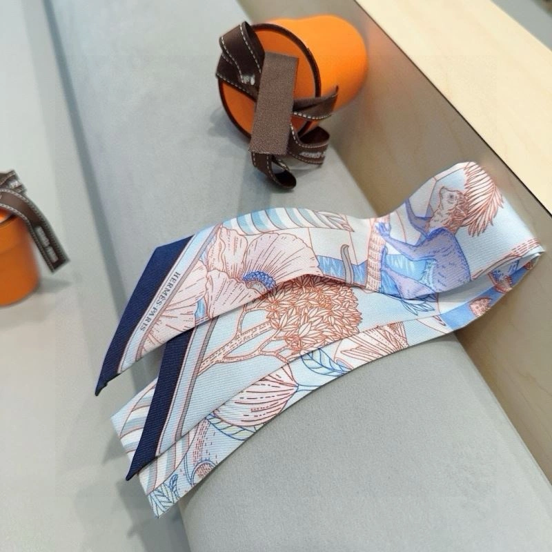 Exact replica Hermes Silk