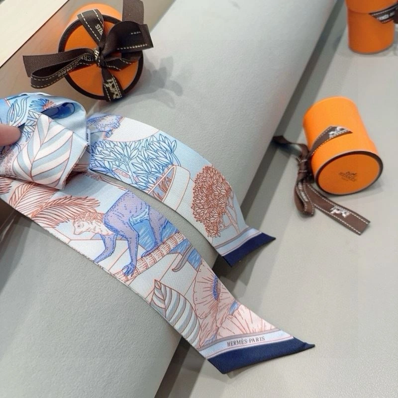 Exact replica Hermes Silk