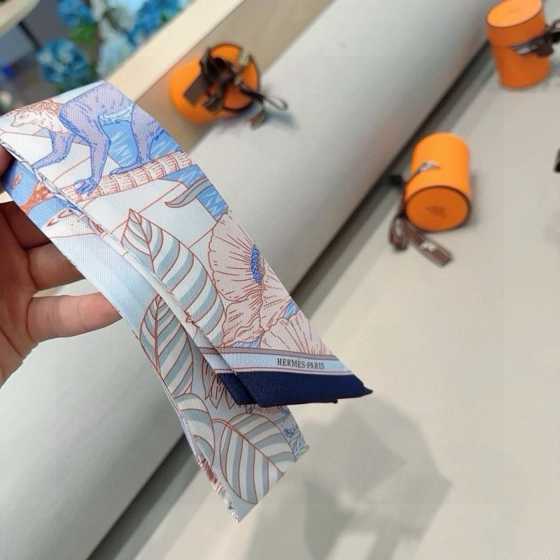 Exact replica Hermes Silk