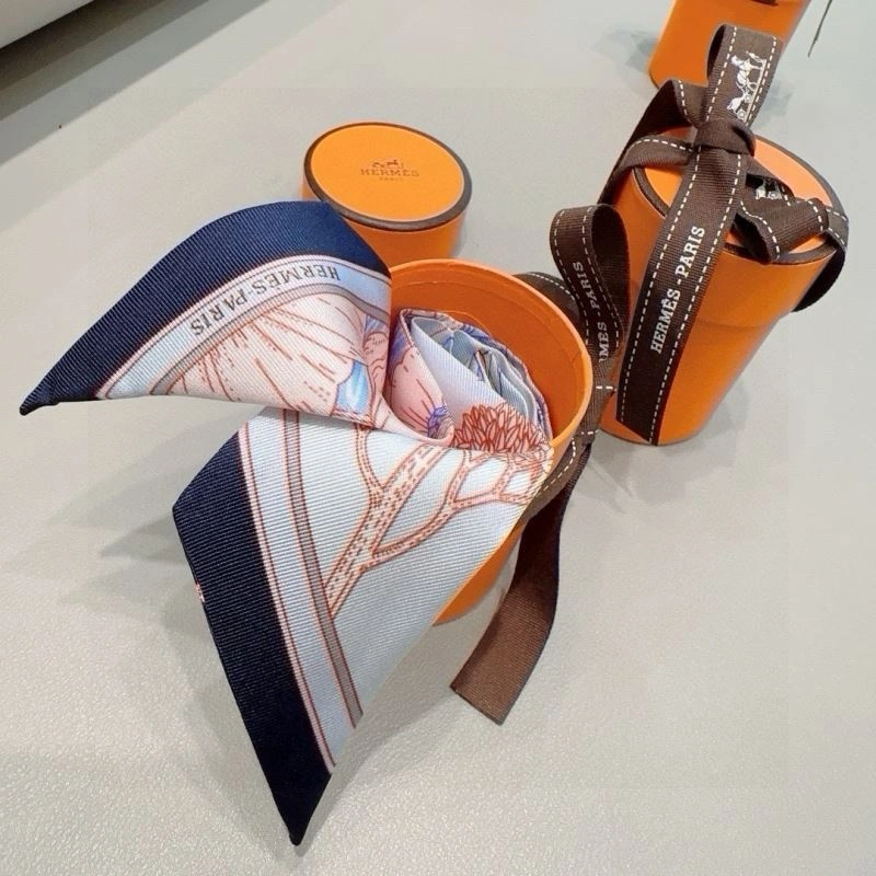 Exact replica Hermes Silk