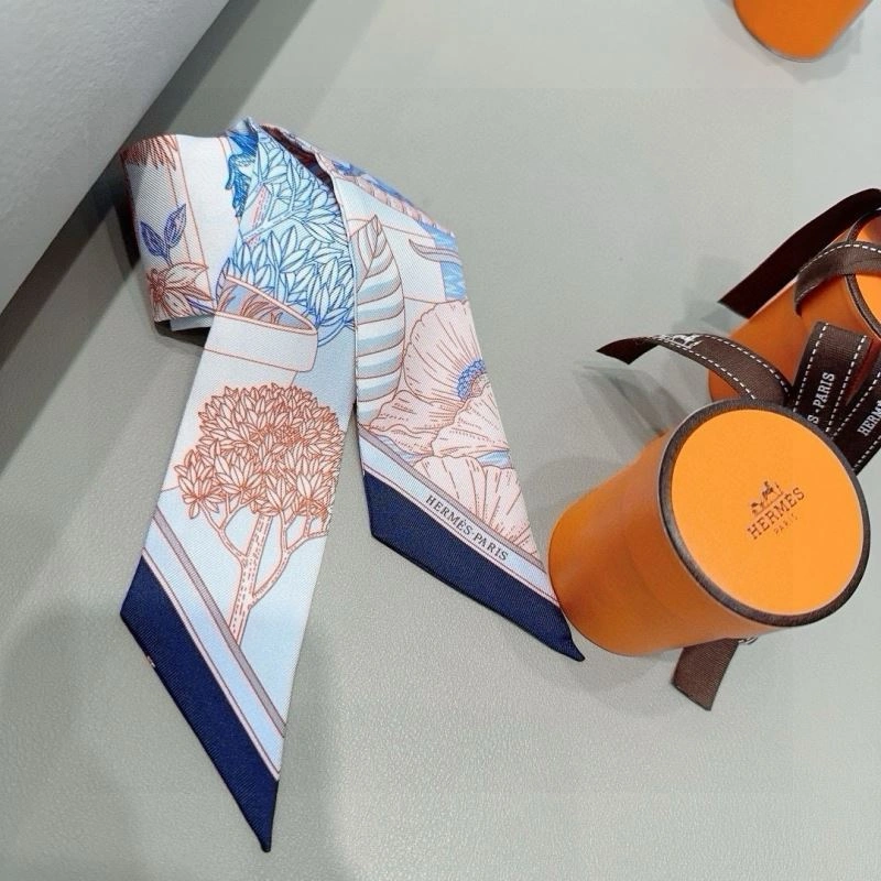 Exact replica Hermes Silk