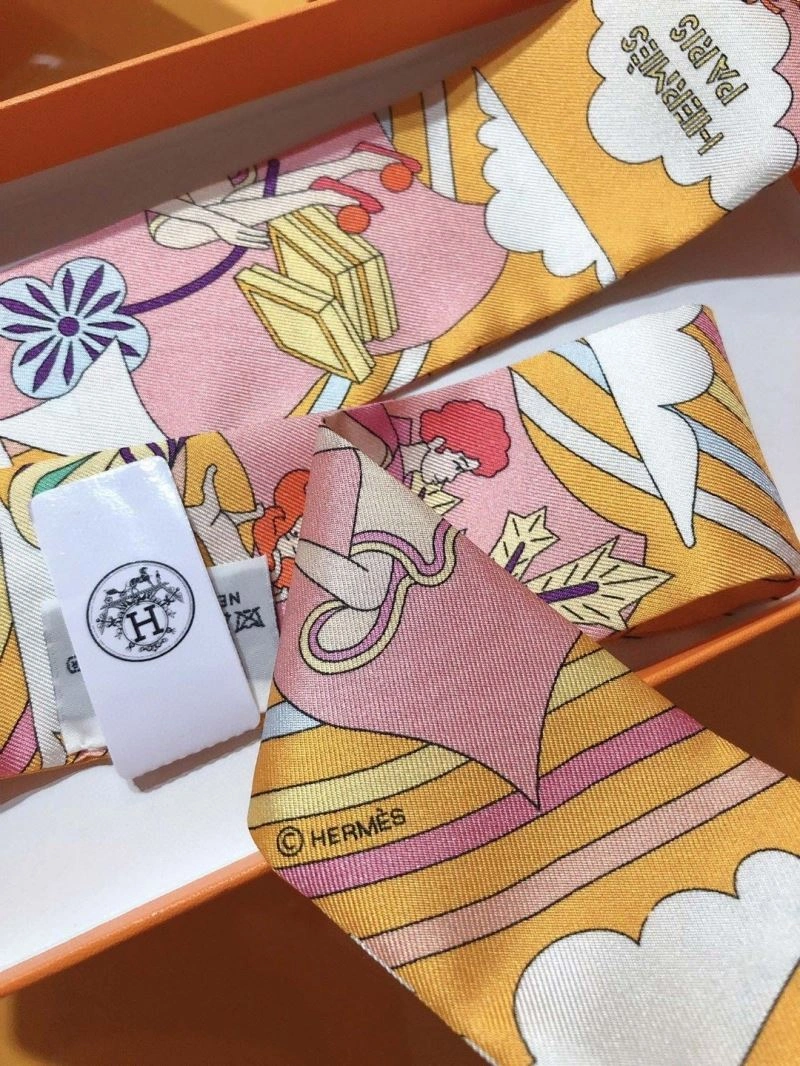 Exact replica Hermes Silk