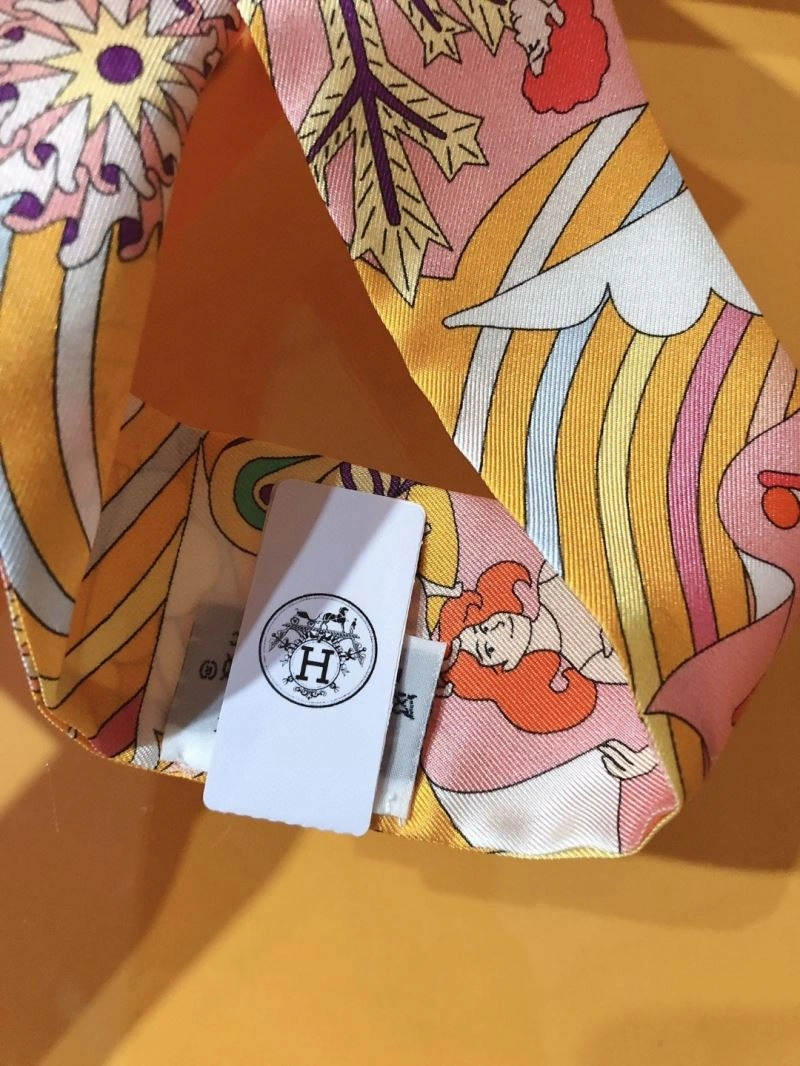 Exact replica Hermes Silk