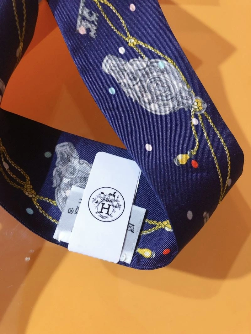 Exact replica Hermes Silk