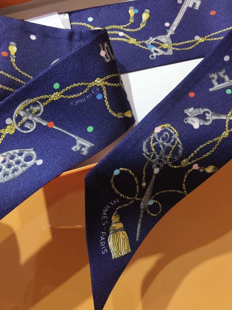 Exact replica Hermes Silk