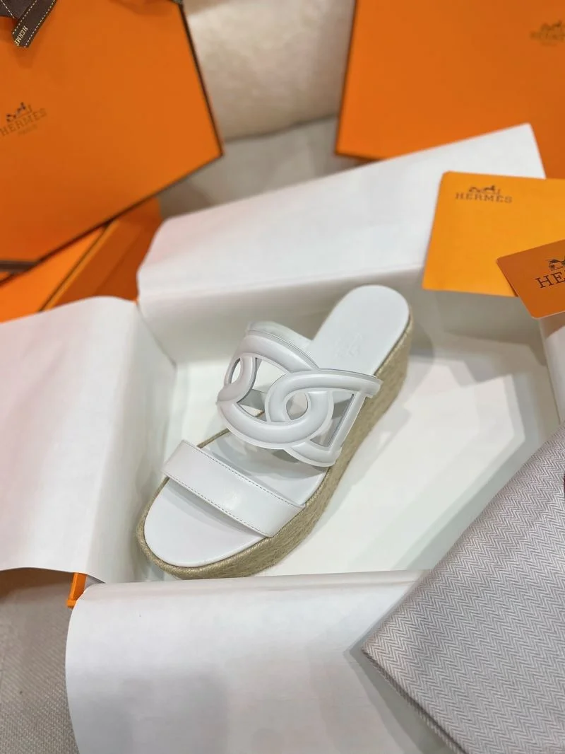 Value-priced Hermes Slippers