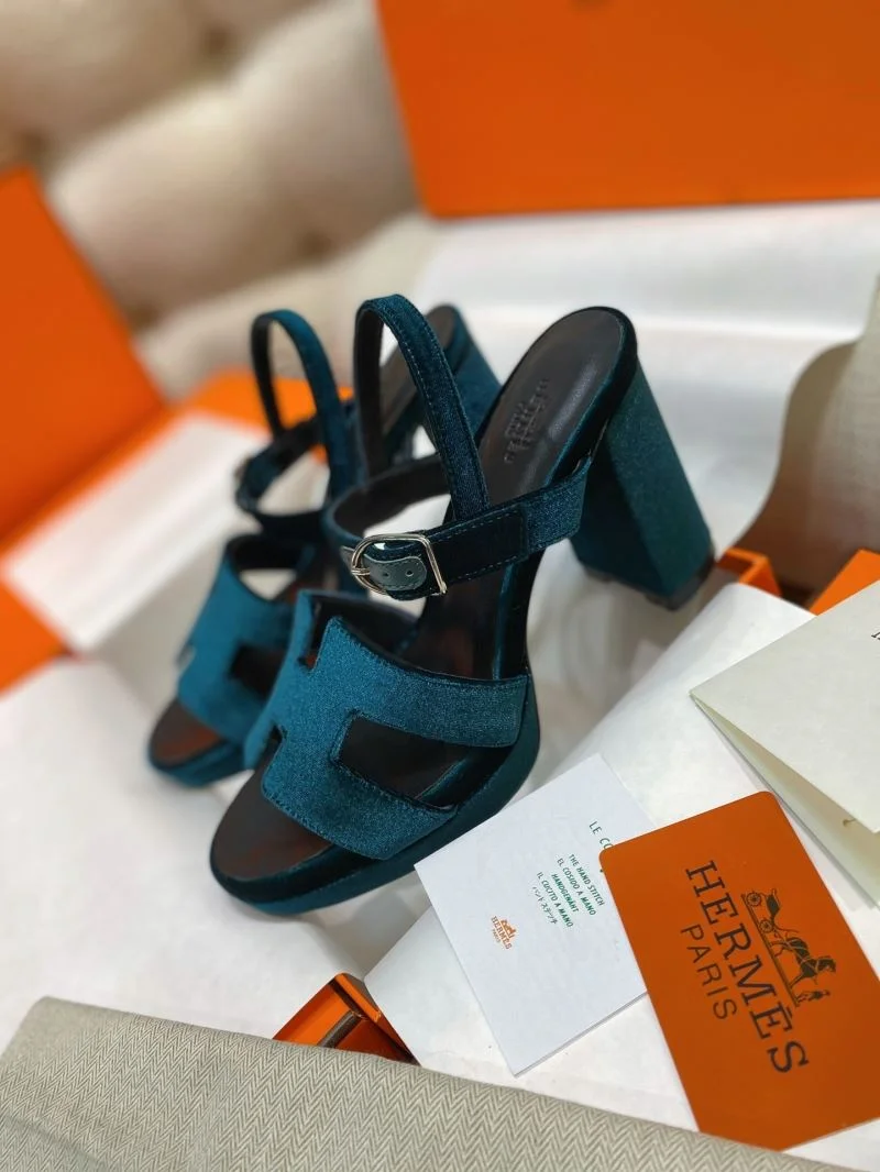 Low-cost Hermes Slippers