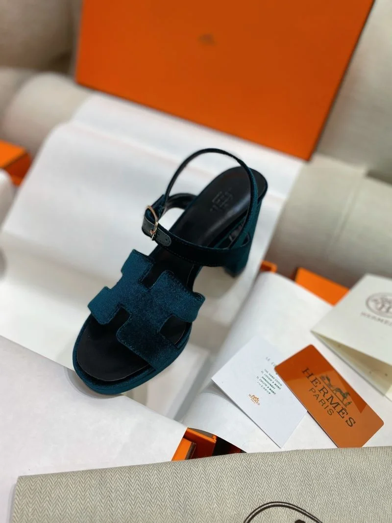 Low-cost Hermes Slippers