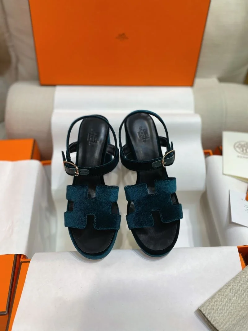 Low-cost Hermes Slippers