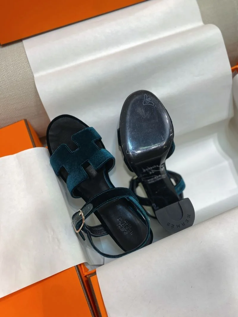 Low-cost Hermes Slippers