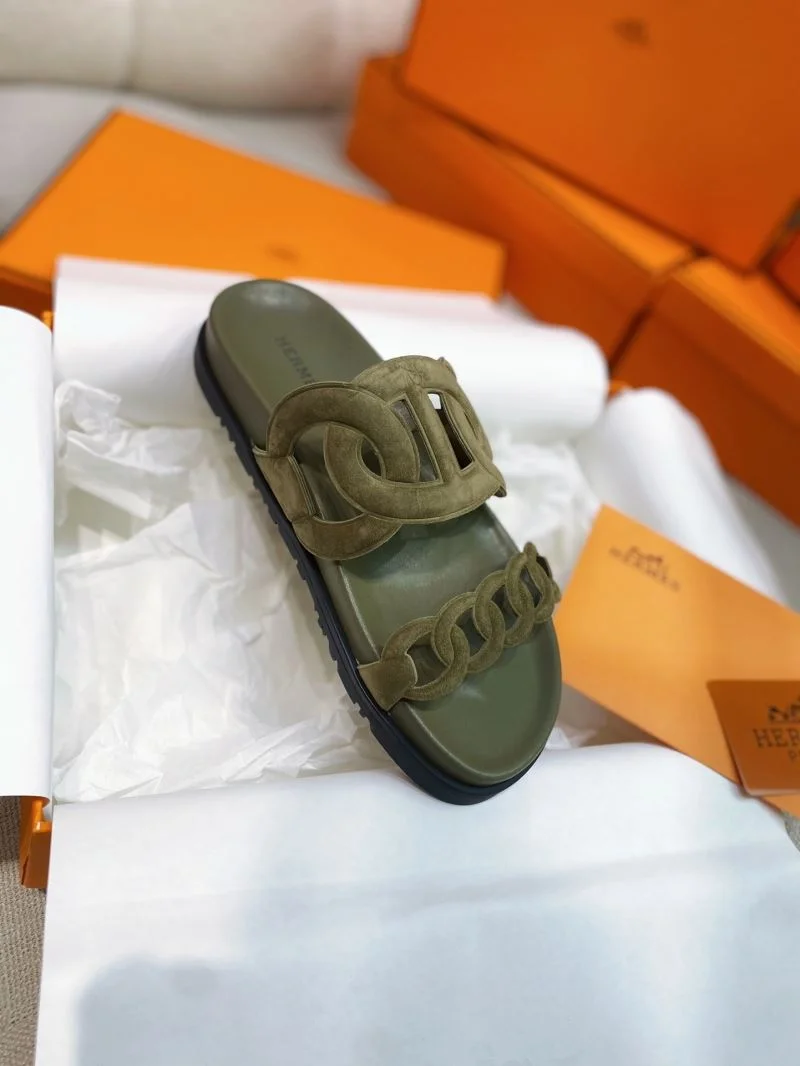 Low-cost Hermes Slippers