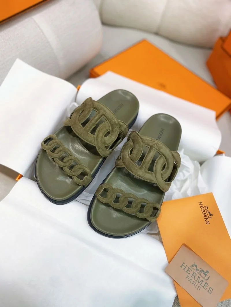 Low-cost Hermes Slippers