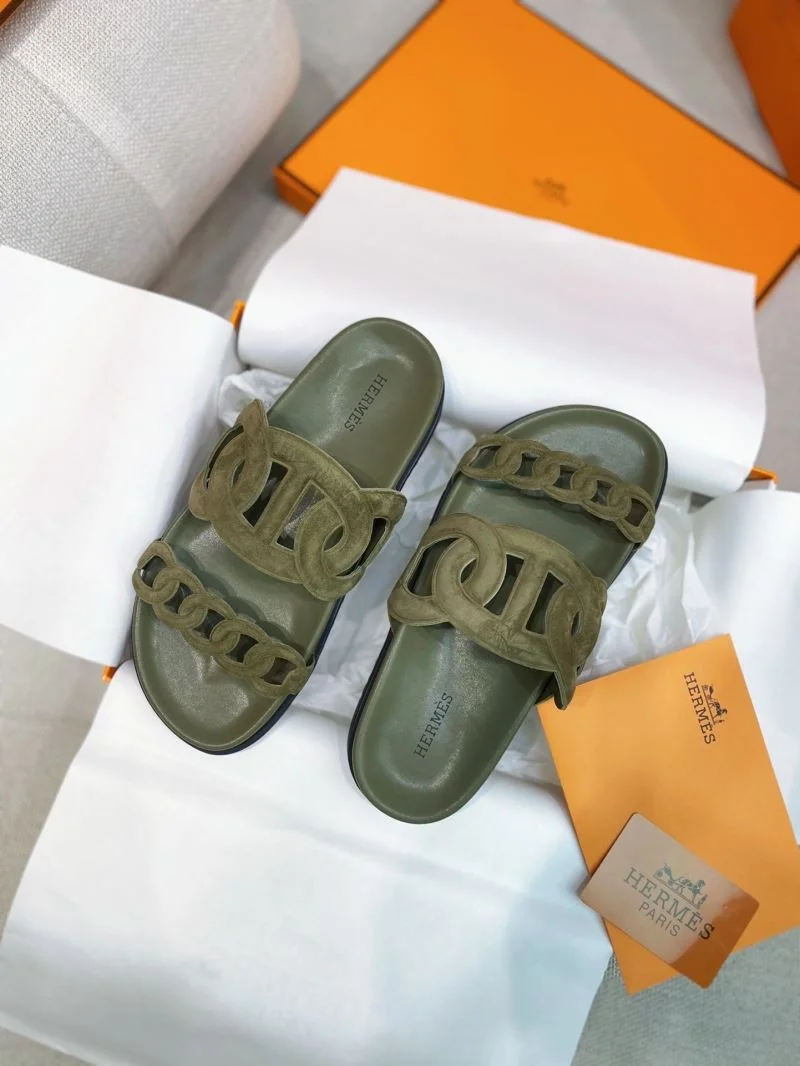 Low-cost Hermes Slippers