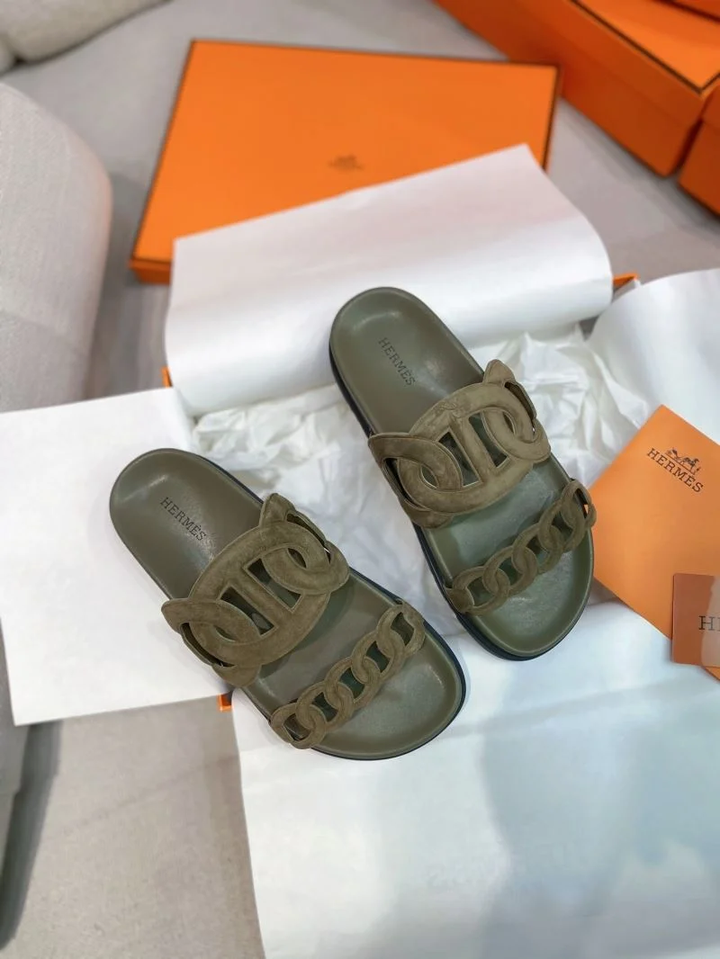 Low-cost Hermes Slippers