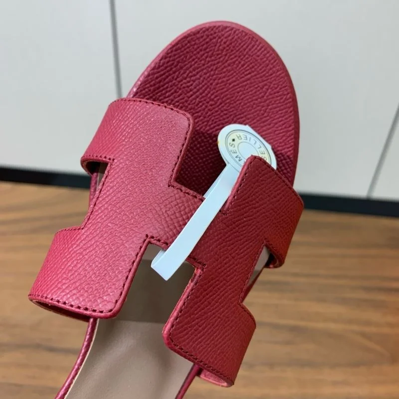 Low-cost Hermes Slippers