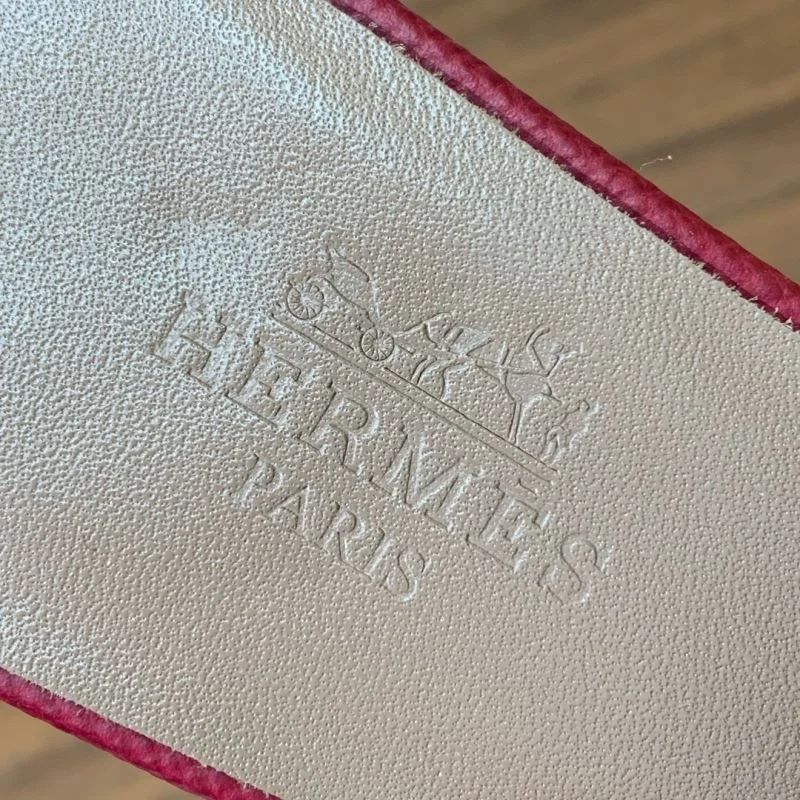 Low-cost Hermes Slippers
