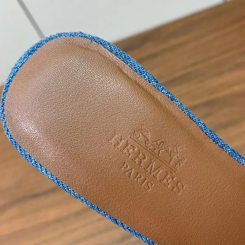 Low-cost Hermes Slippers