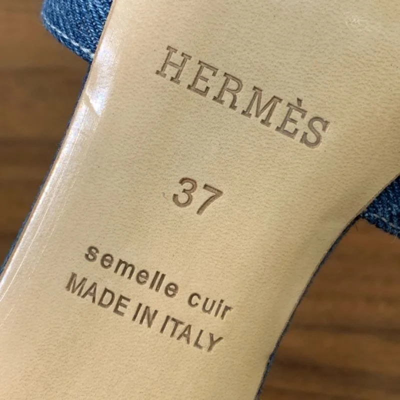 Low-cost Hermes Slippers