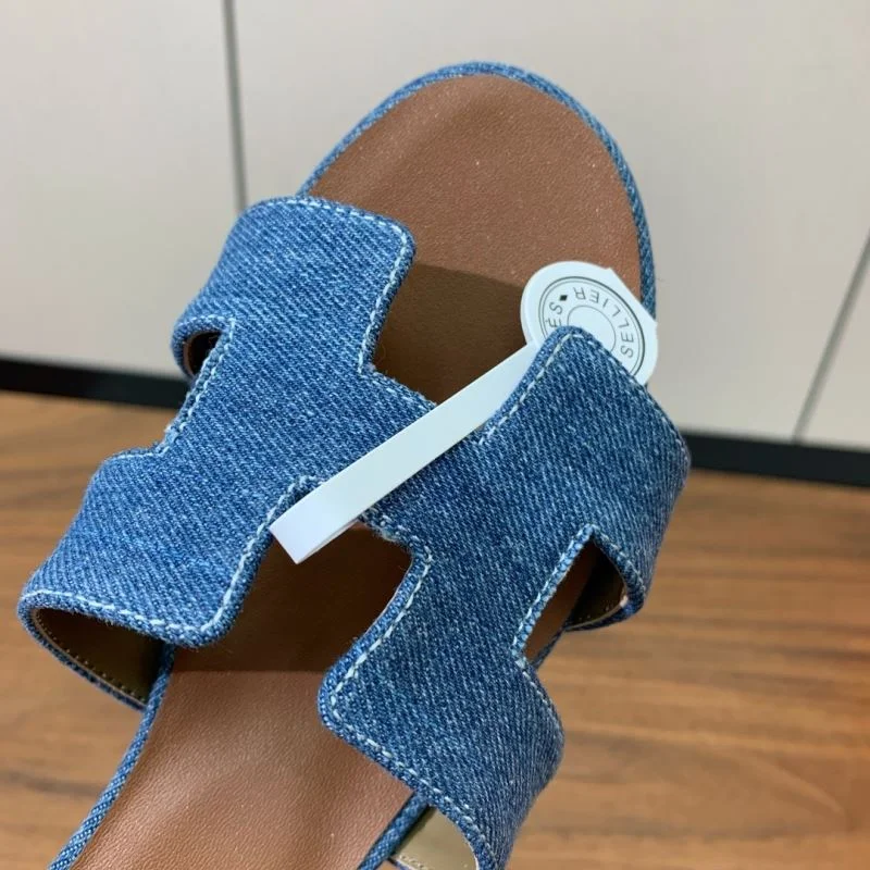 Low-cost Hermes Slippers