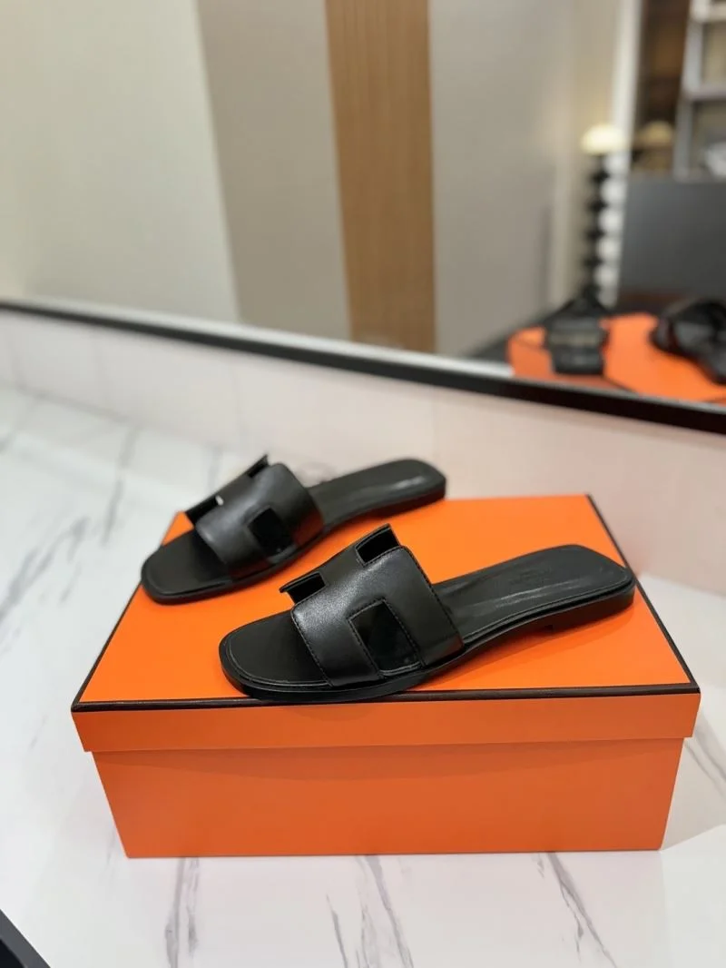 Low-cost Hermes Slippers