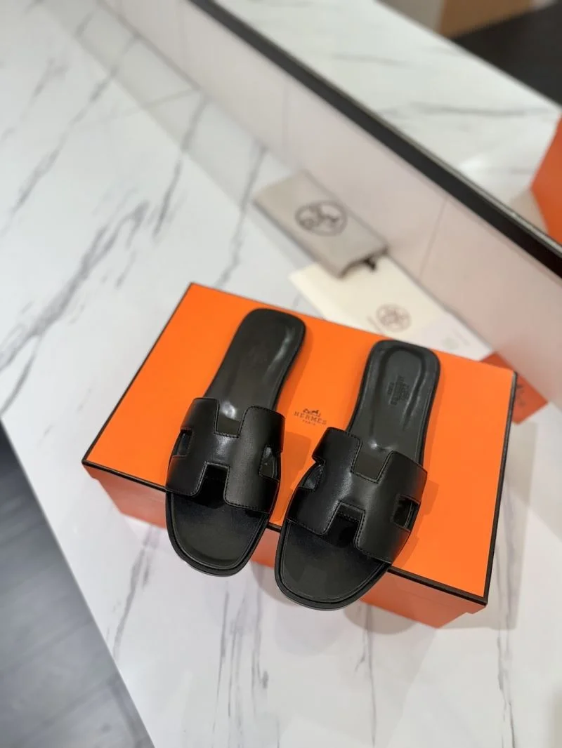 Low-cost Hermes Slippers