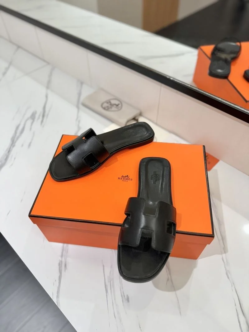 Low-cost Hermes Slippers