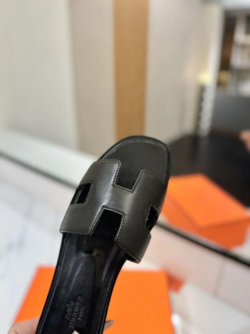 Low-cost Hermes Slippers