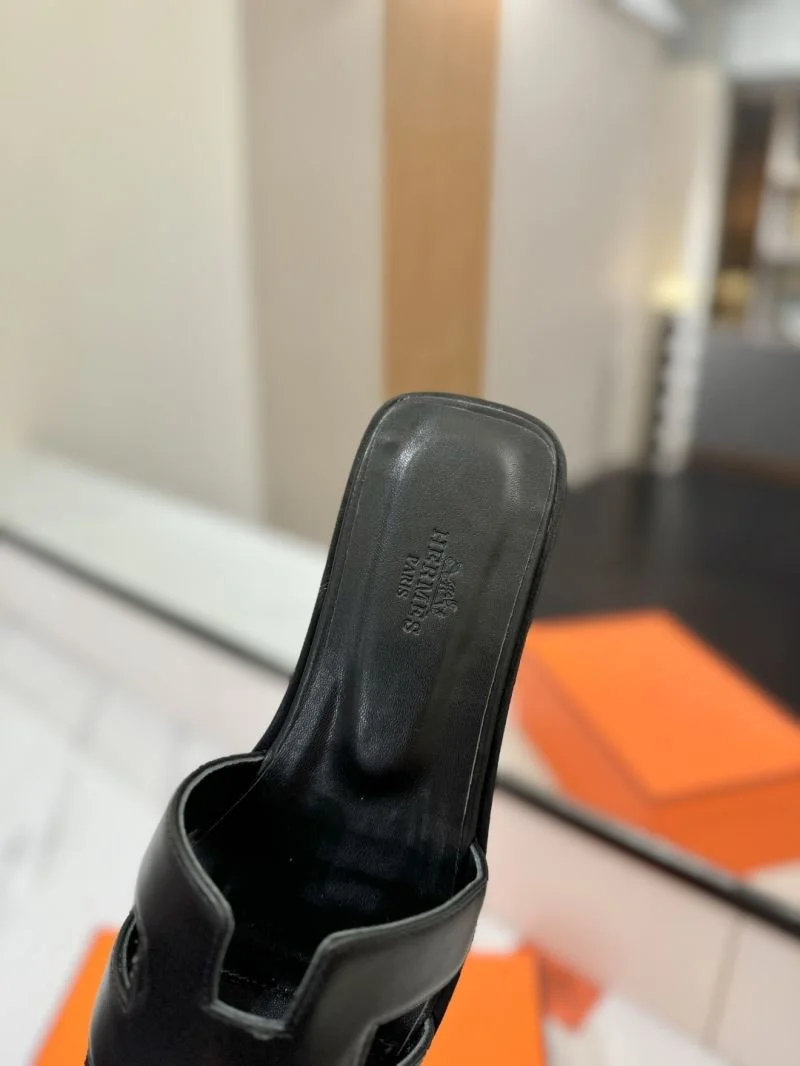 Low-cost Hermes Slippers