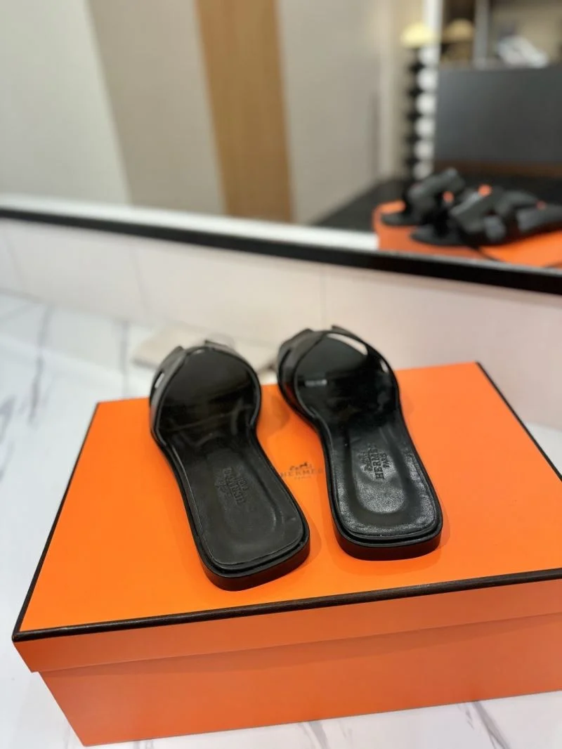Low-cost Hermes Slippers