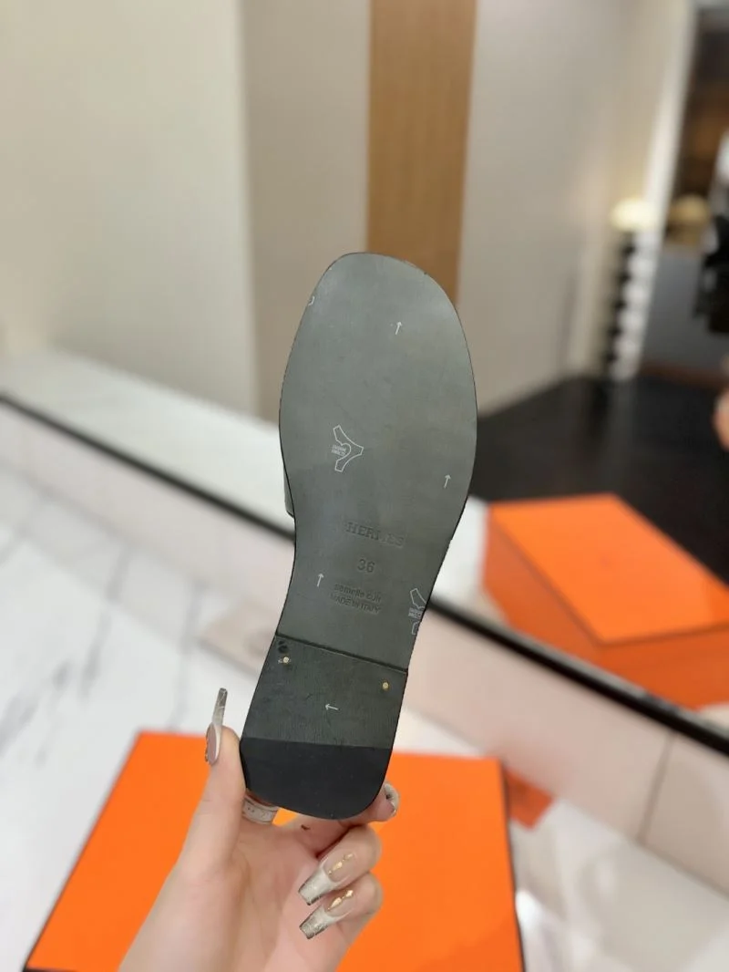 Low-cost Hermes Slippers
