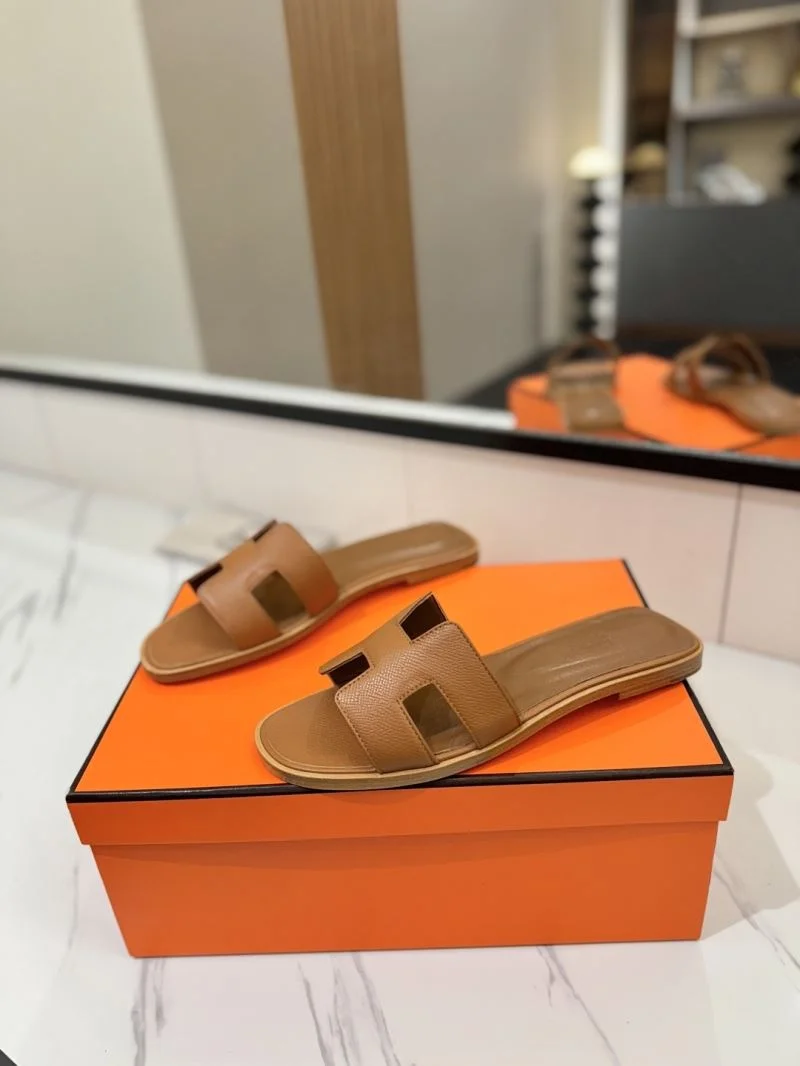 Low-cost Hermes Slippers