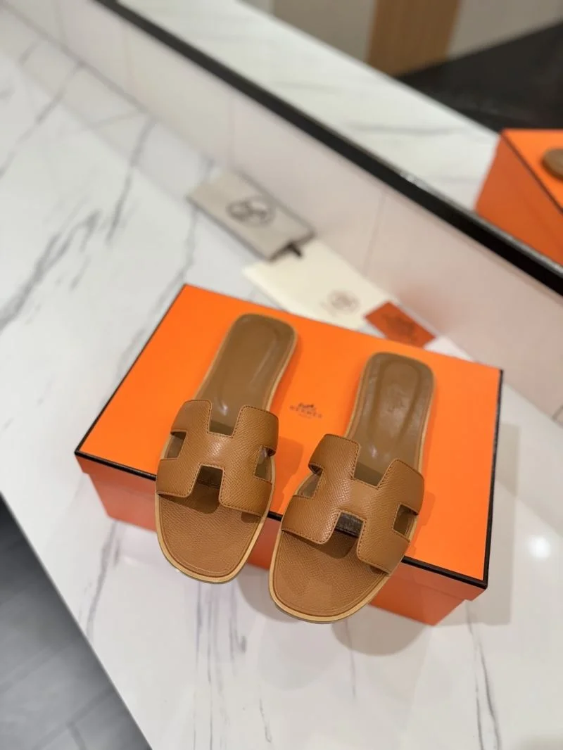 Low-cost Hermes Slippers