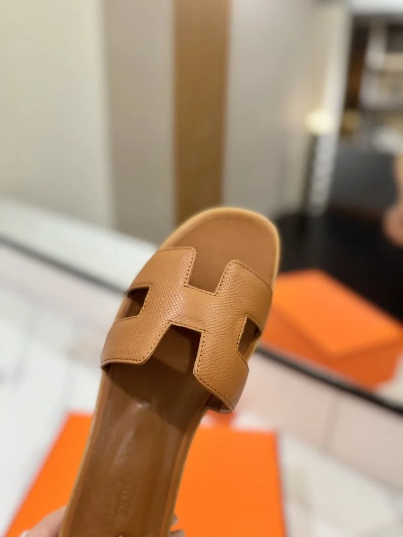 Low-cost Hermes Slippers