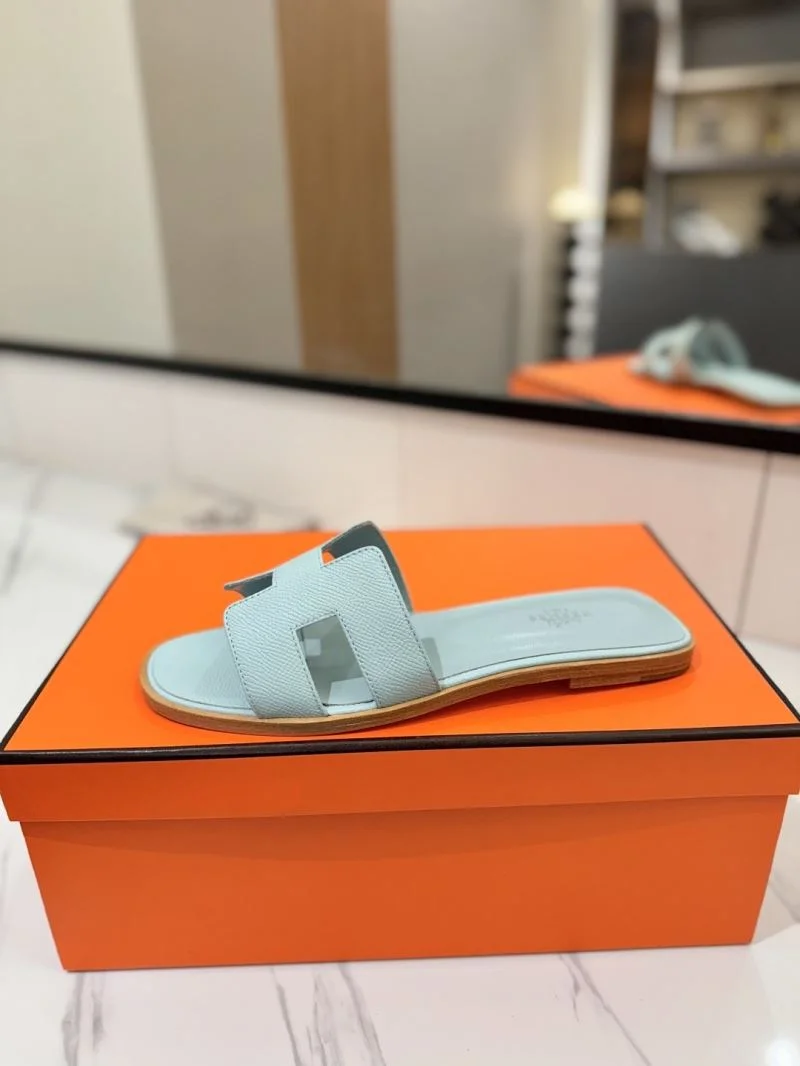 Low-cost Hermes Slippers