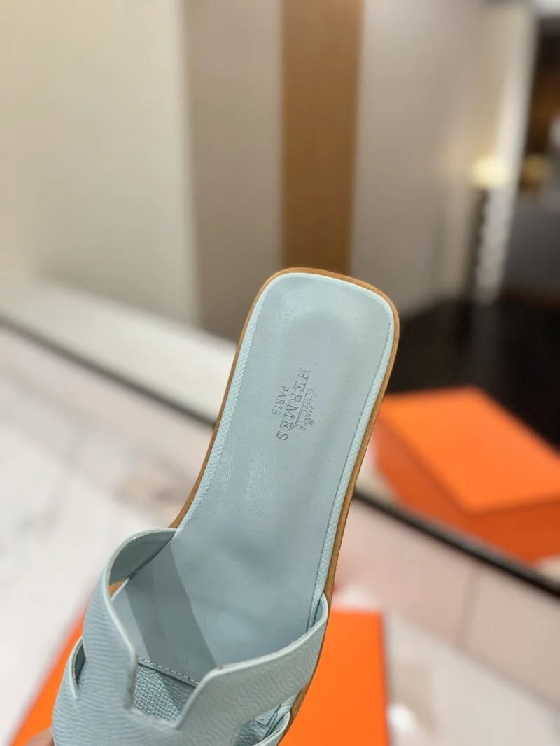 Low-cost Hermes Slippers