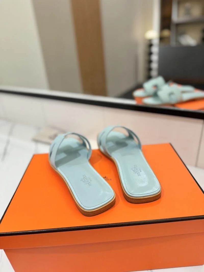 Low-cost Hermes Slippers