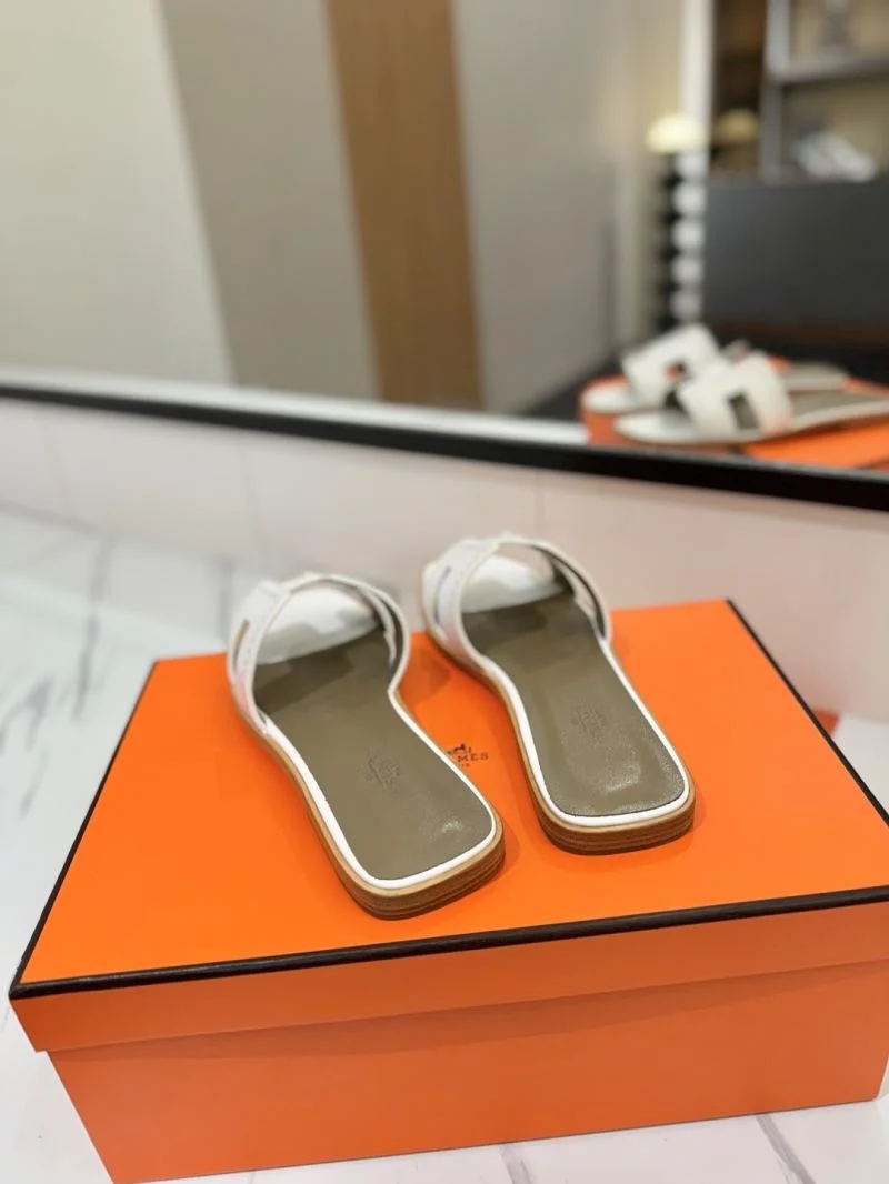 Accurate model Hermes Slippers