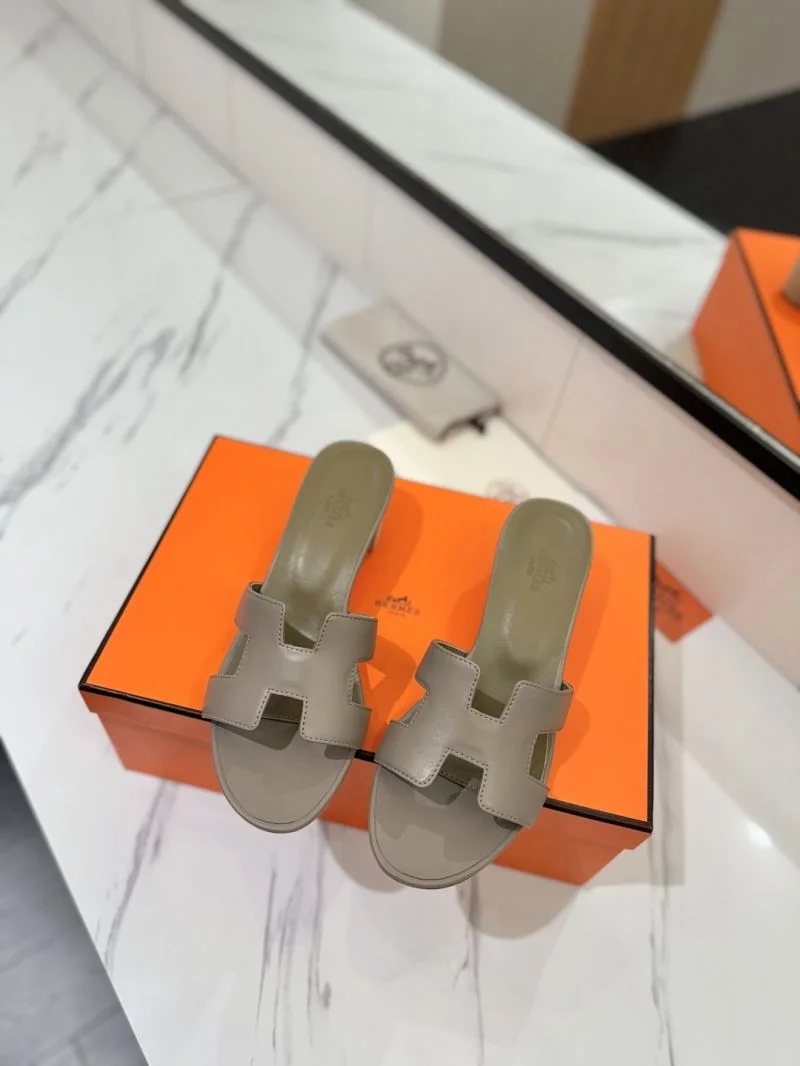 Low-cost Hermes Slippers