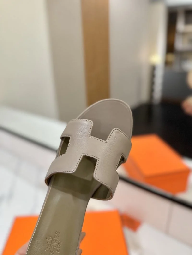 Low-cost Hermes Slippers