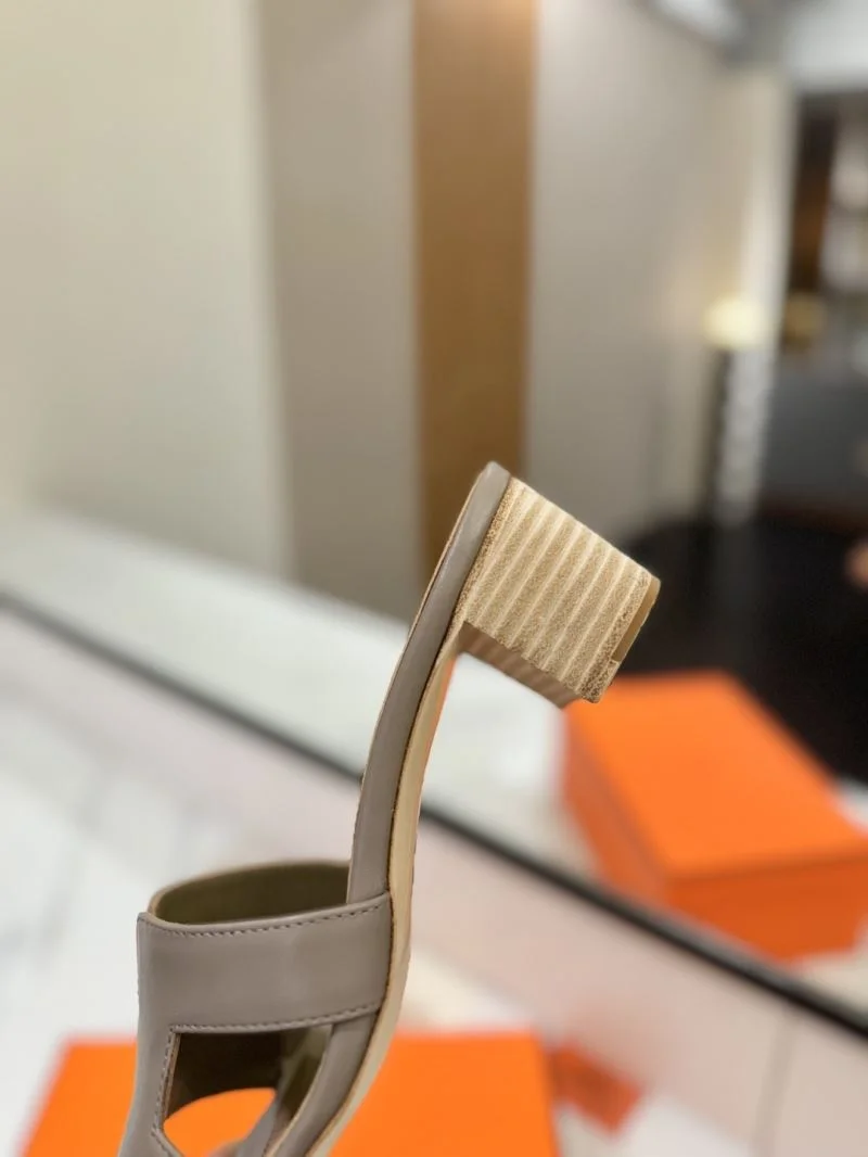 Low-cost Hermes Slippers
