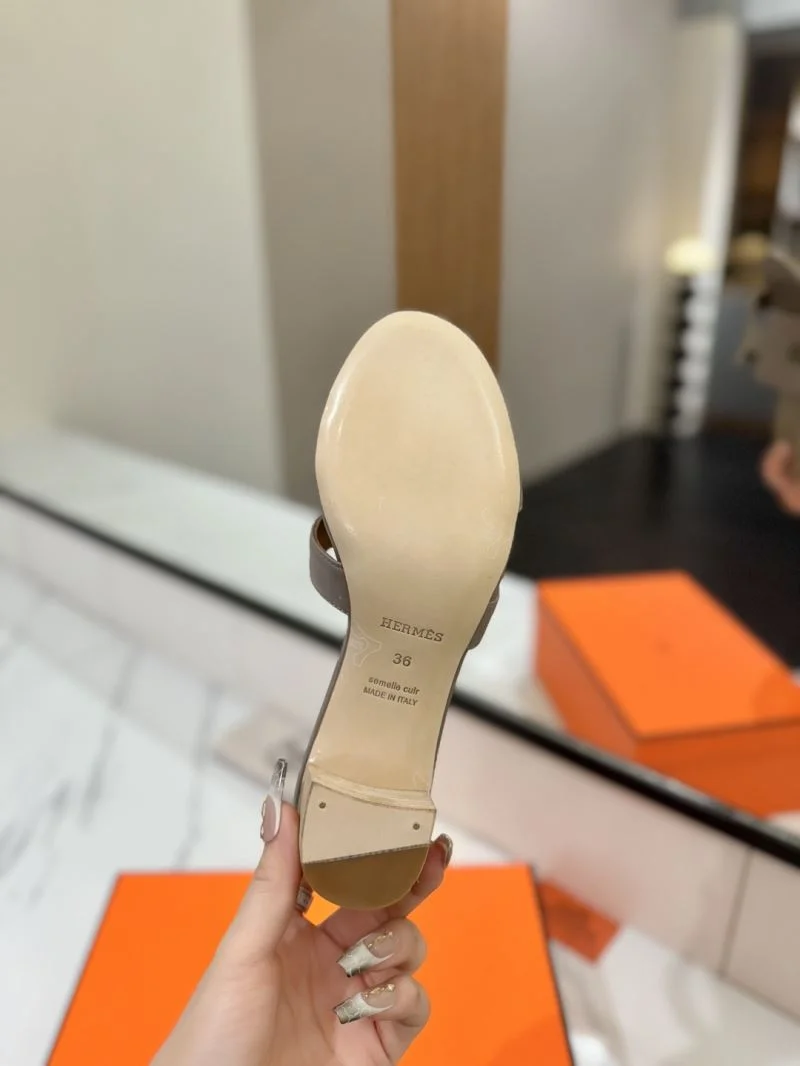 Low-cost Hermes Slippers