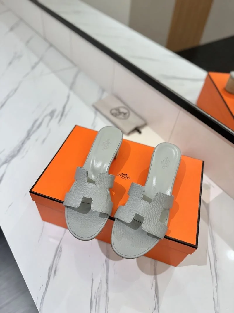 Low-cost Hermes Slippers