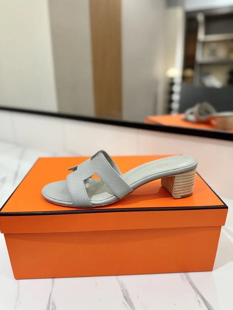 Low-cost Hermes Slippers