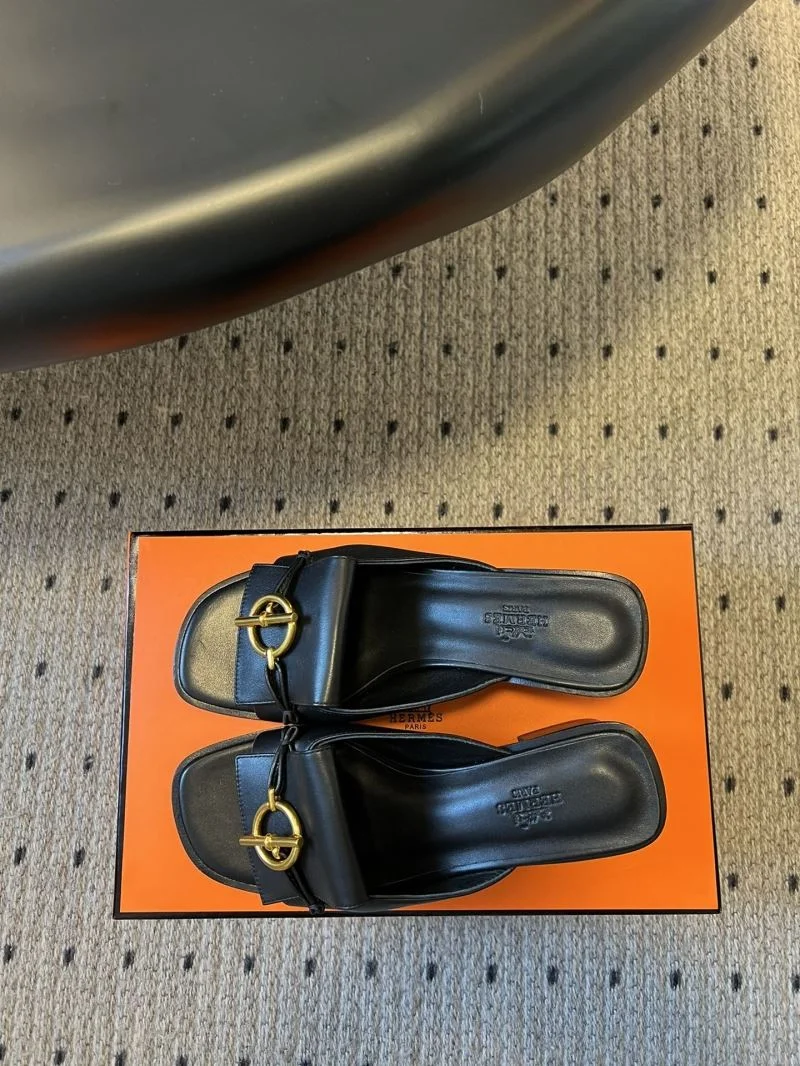 Low-cost Hermes Slippers