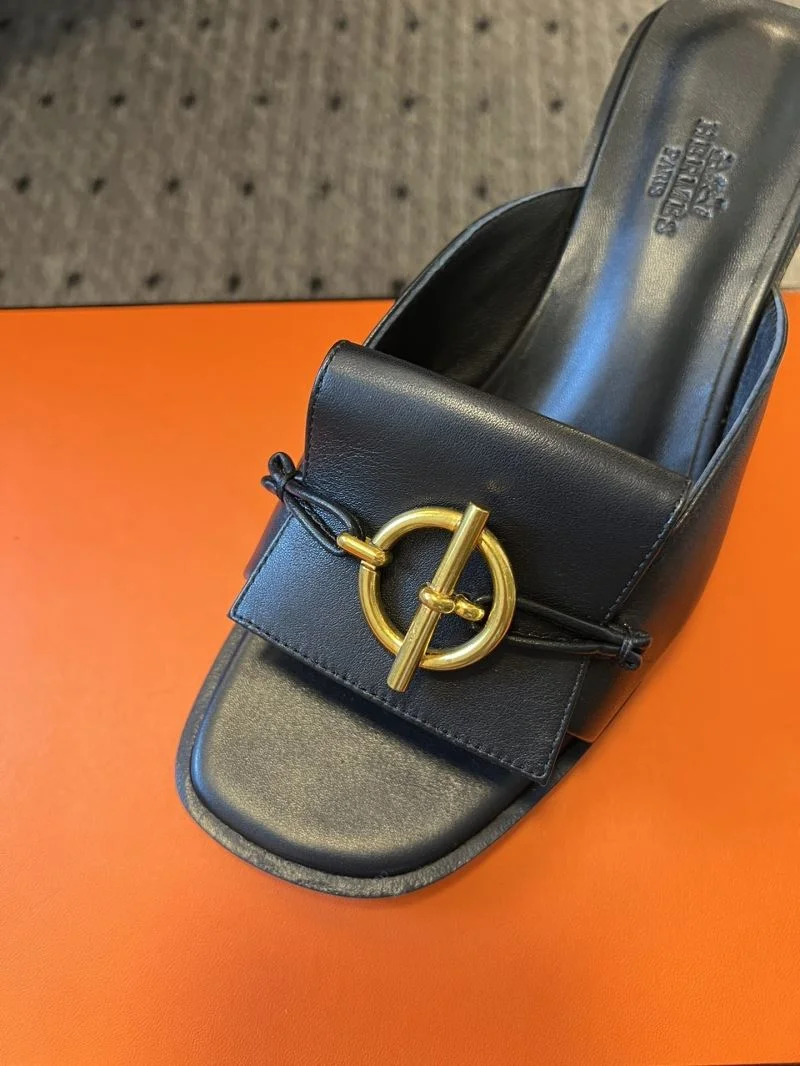 Low-cost Hermes Slippers