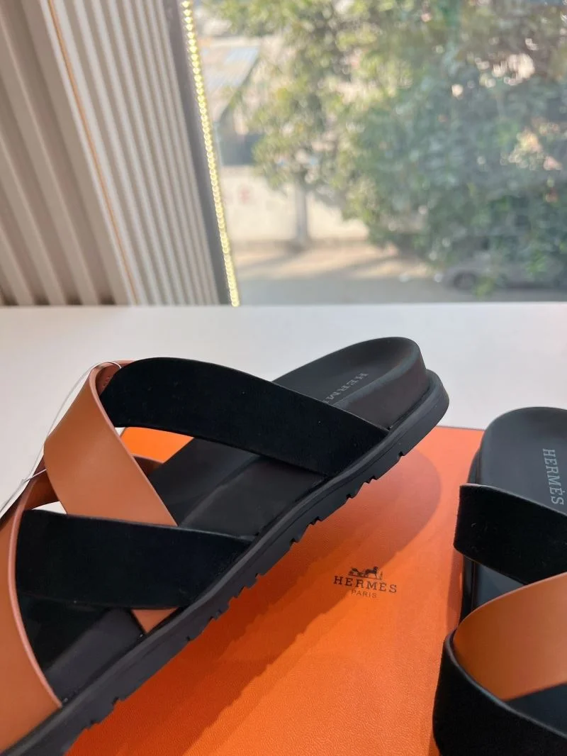 Low-cost Hermes Slippers