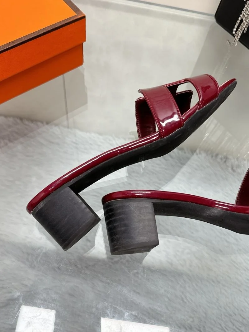 Value-priced Hermes Slippers