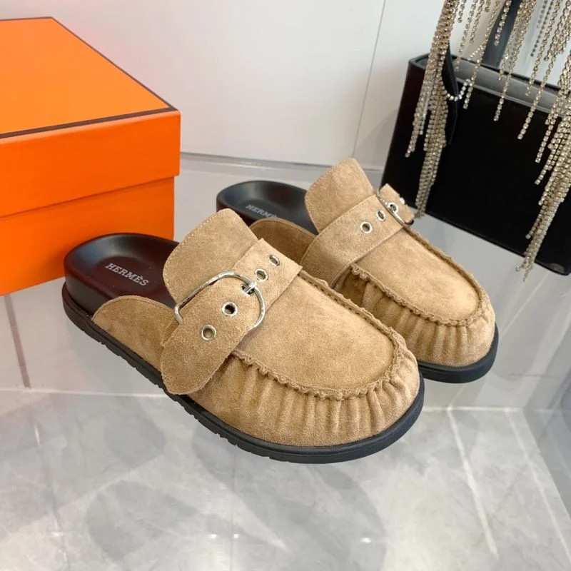 Low-cost Hermes Slippers